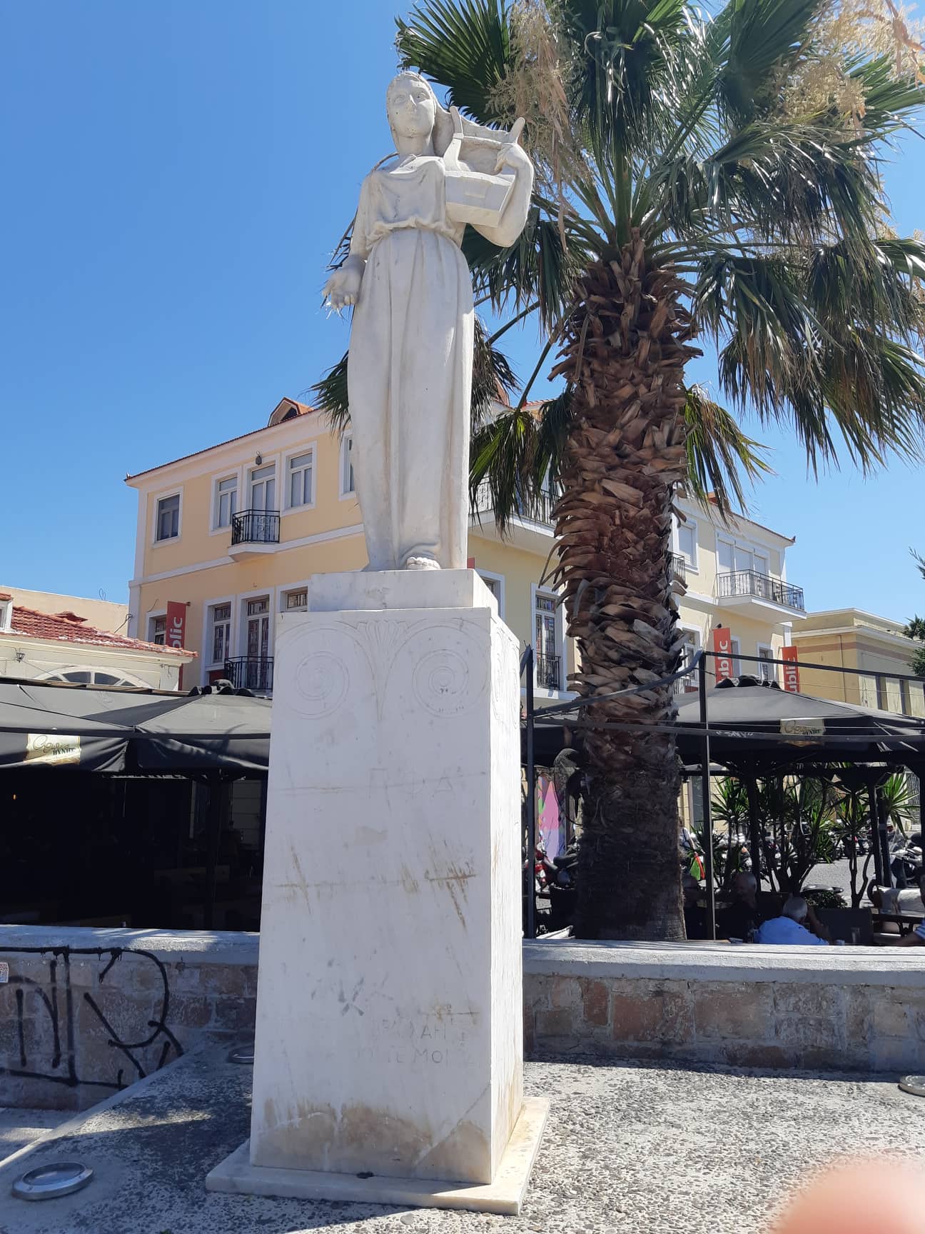 Μυτιλήνη: Πλατανόφυλλο καταμεσής του πελάγους - Carnet de Voyage